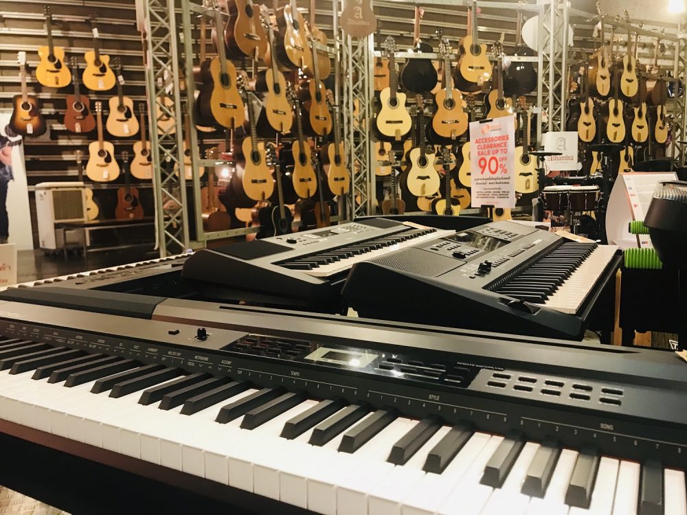 Music Collection ร้านขายเครื่องดนตรีที่ใหญ่ที่สุดในประเทศไทย - Loga